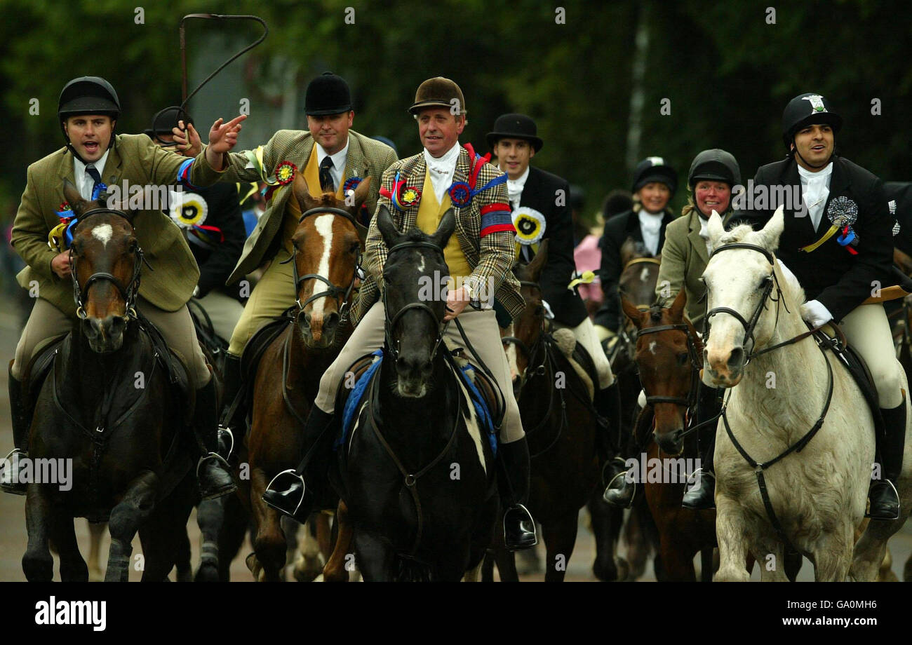 Riders return home selkirk common riding one olderst borders events hi ...