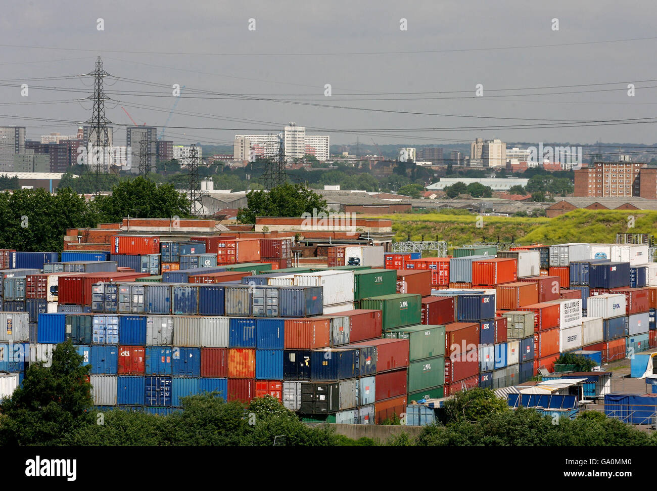 London container terminal hi-res stock photography and images - Alamy