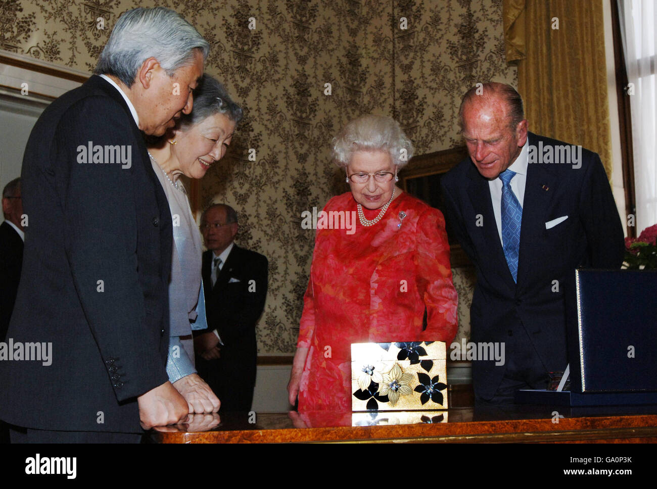 Queen hosts banquet for Japanese monarch Stock Photo - Alamy