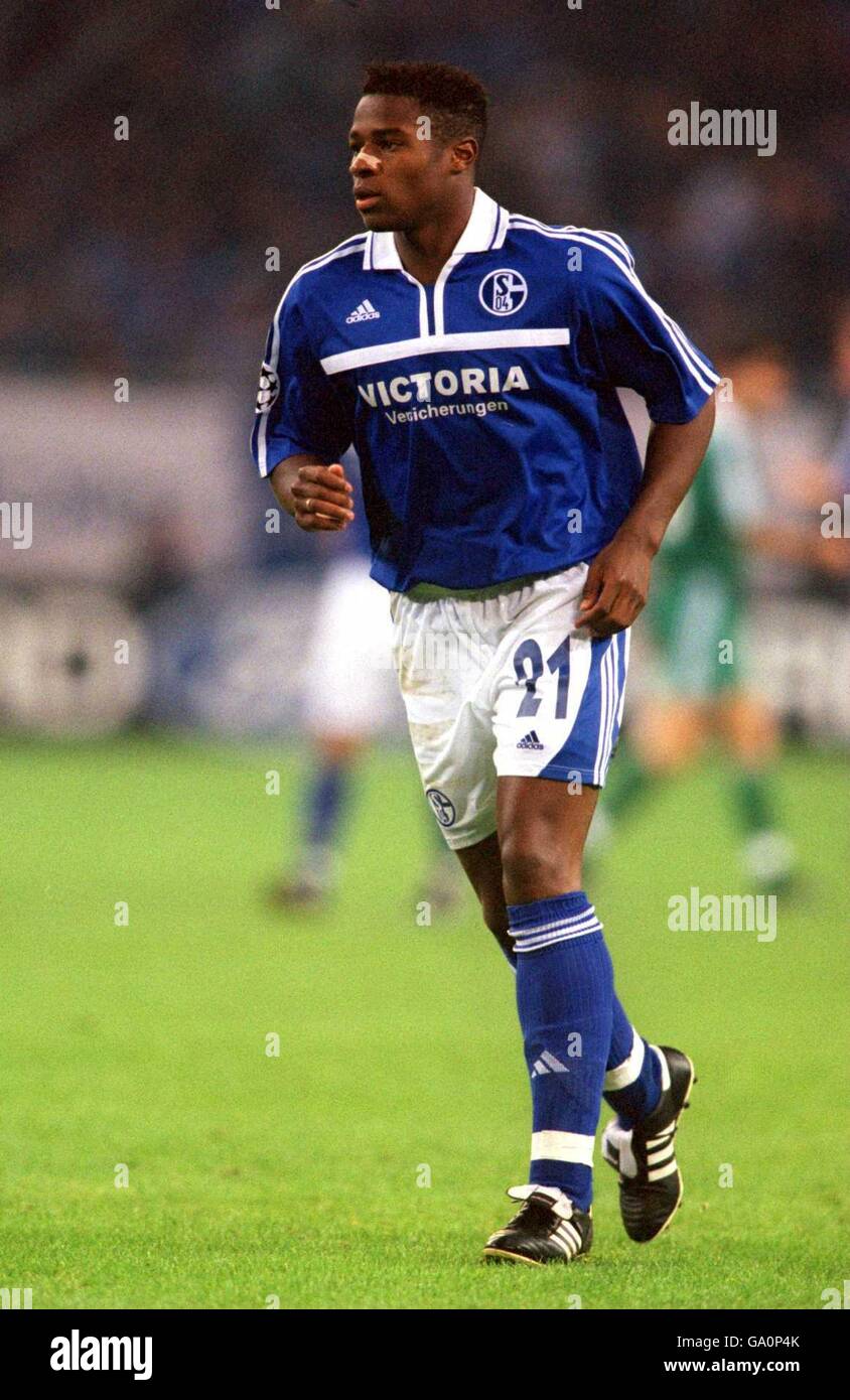 Schalkes emile mpenza hi-res stock photography and images - Alamy