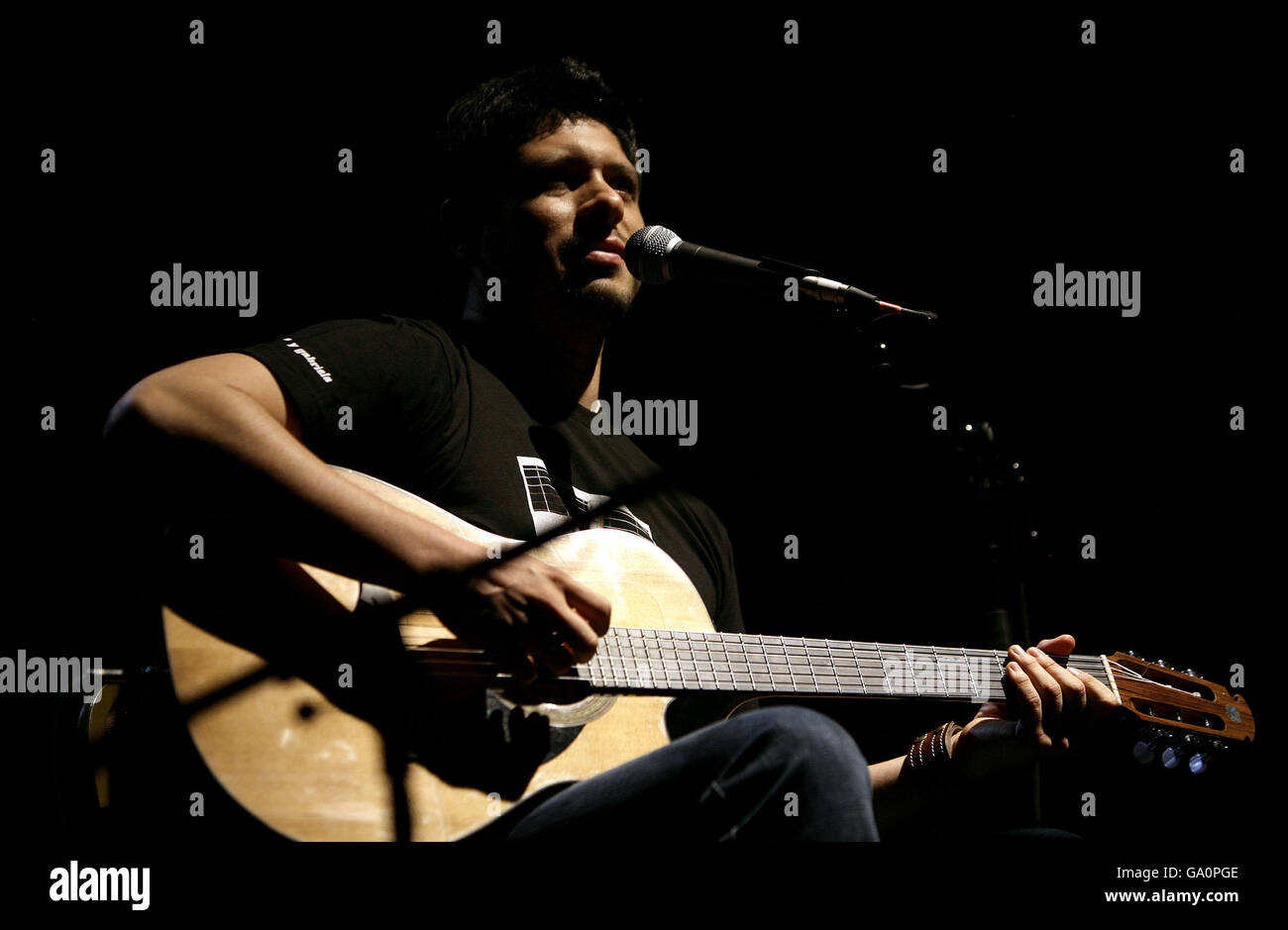 Rodrigo Y Gabriela in concert - London. Rodrigo Y Gabriela perform in ...