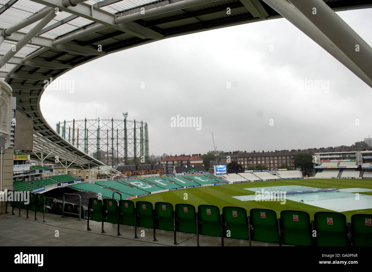 Rain stops play at the brit oval hi-res stock photography and images ...