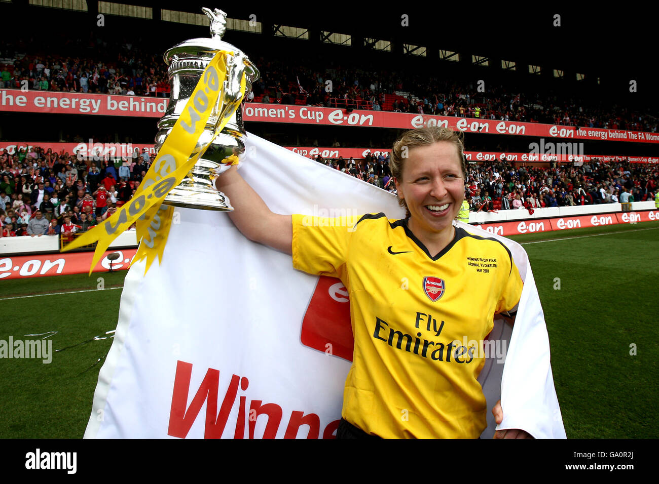 Arsenals captain jayne ludlow celebrates victory hi-res stock ...