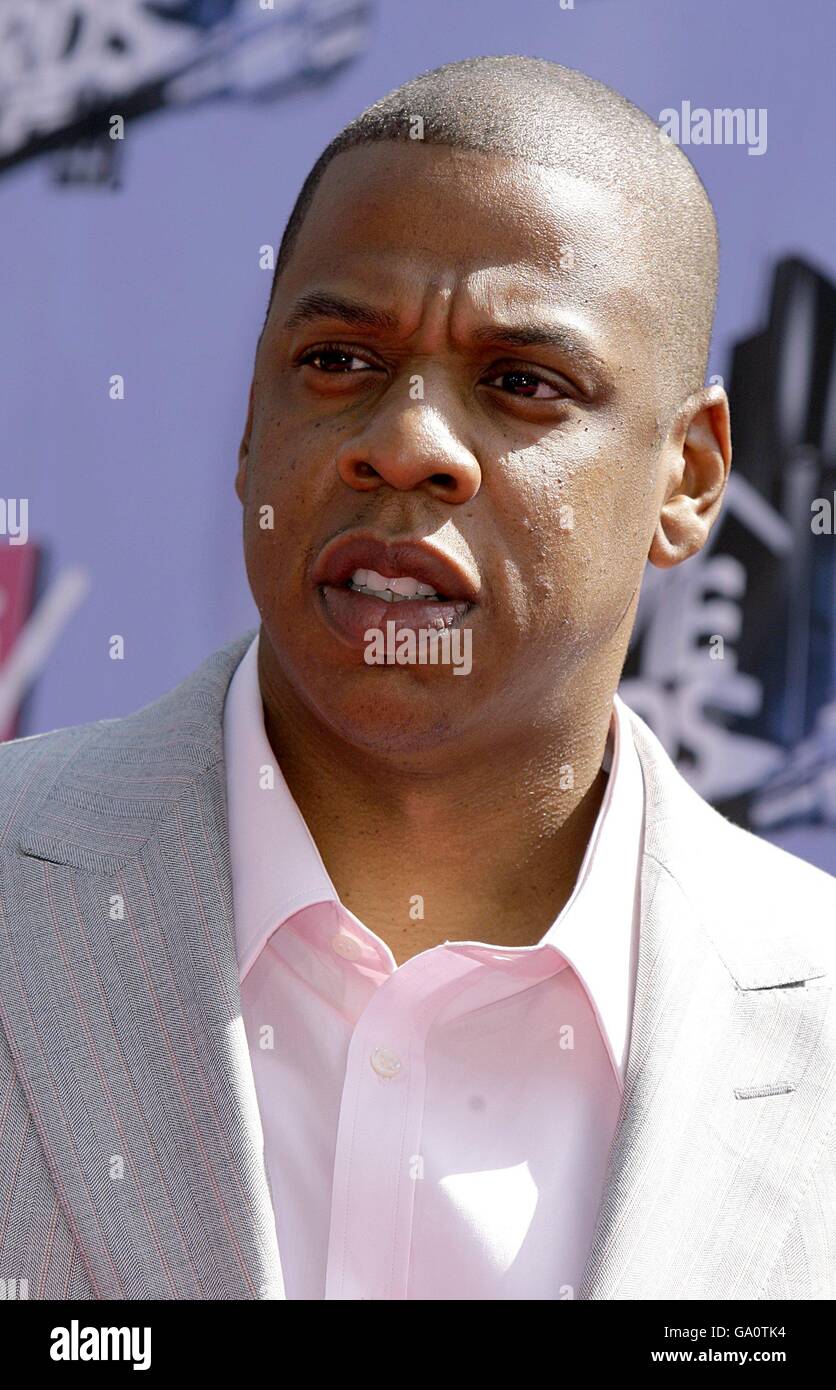 Jay-Z arrives for the 2007 MTV Movie awards at the Gibson Amphitheatre ...