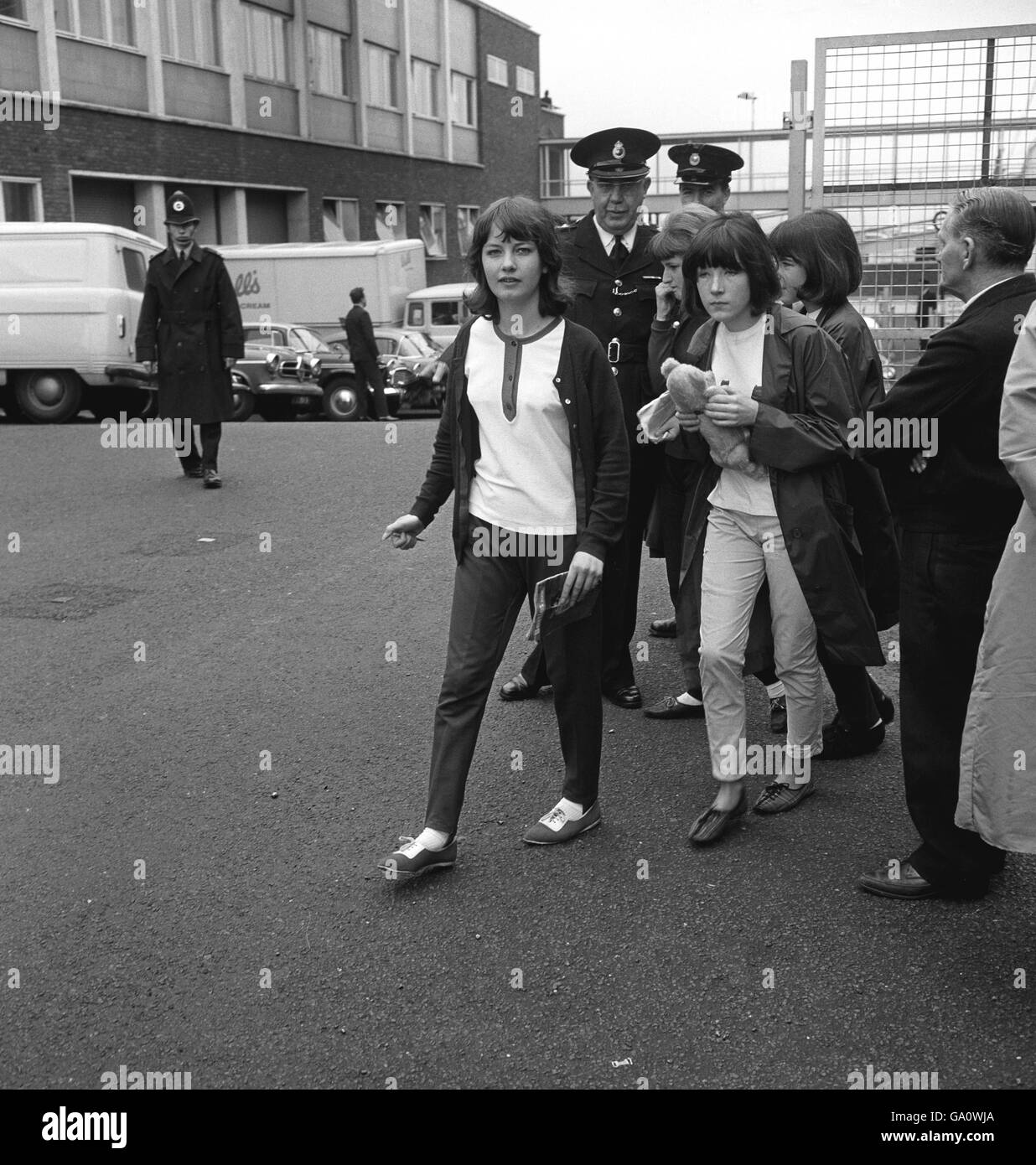 Beatles fans airport hi-res stock photography and images - Alamy