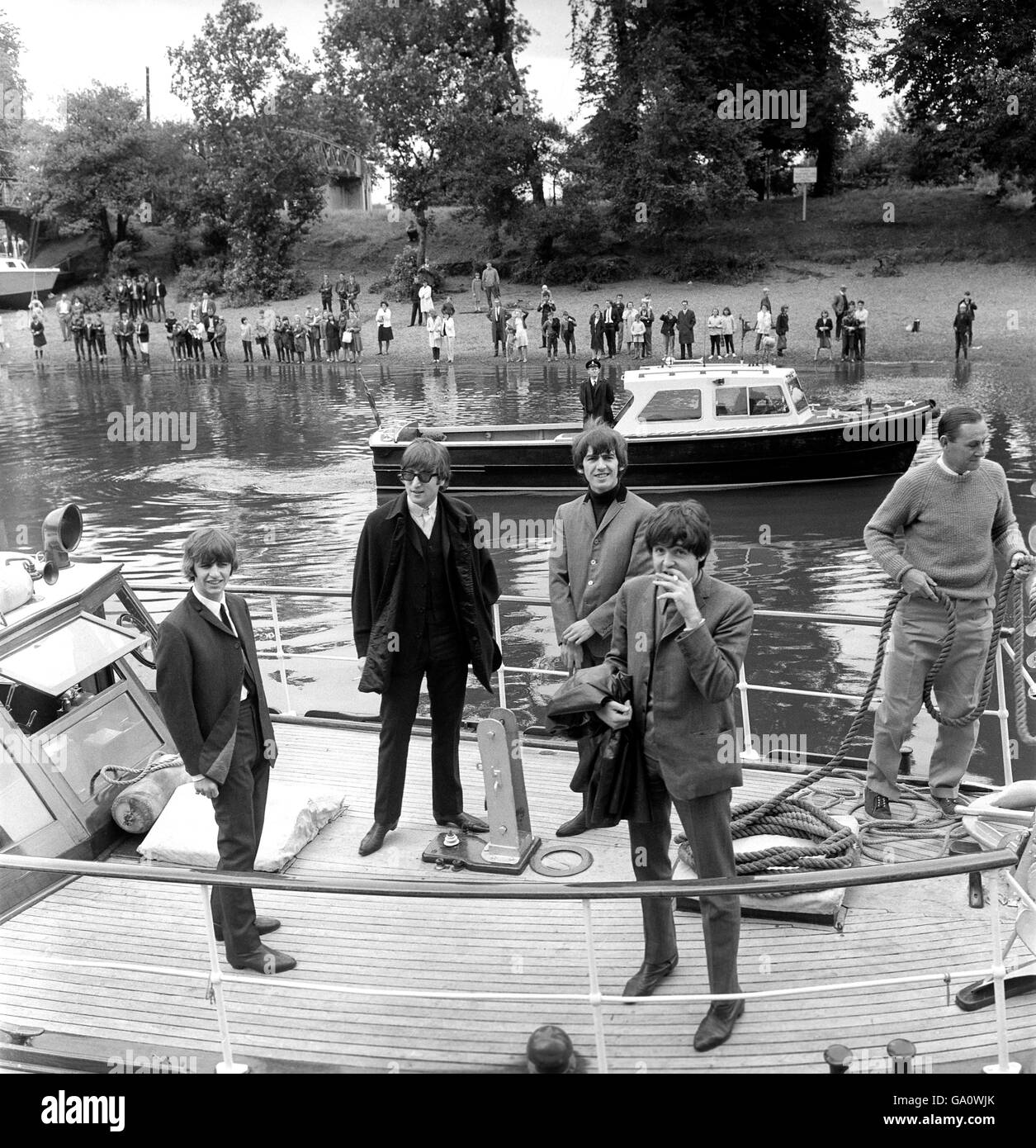 Beatles 1964 fans hi-res stock photography and images - Alamy