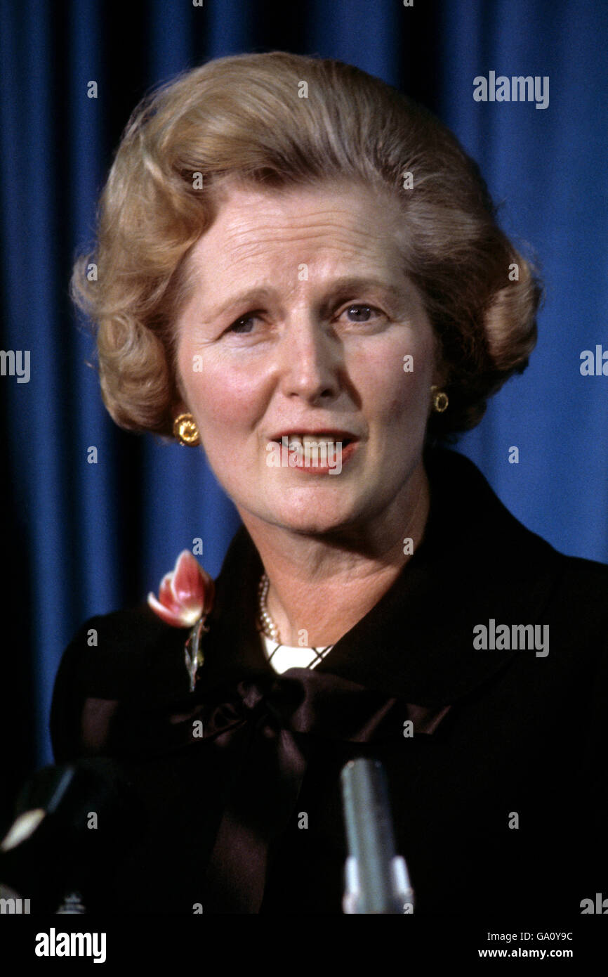 Margaret thatchers press conference conservative central office hi-res ...