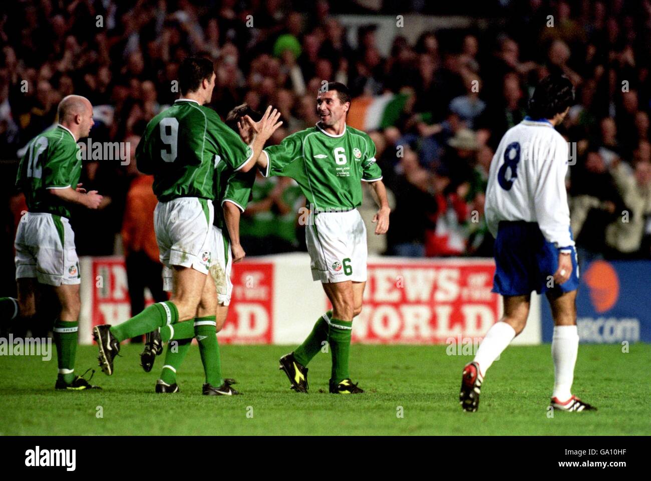 Roy keane the republic of ireland captain hi-res stock photography and ...