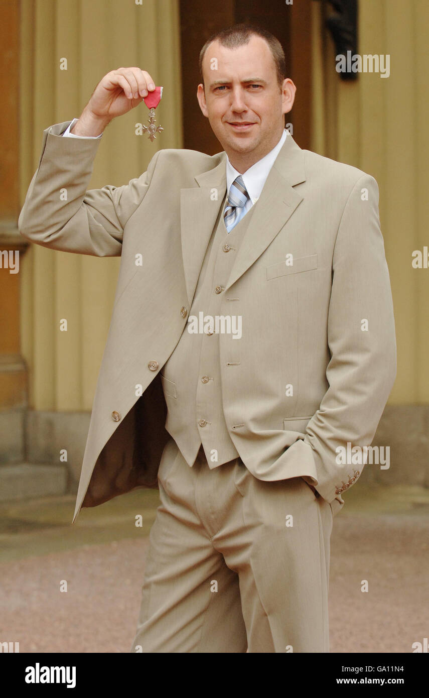 Mark Williams gets MBE at Palace Stock Photo - Alamy