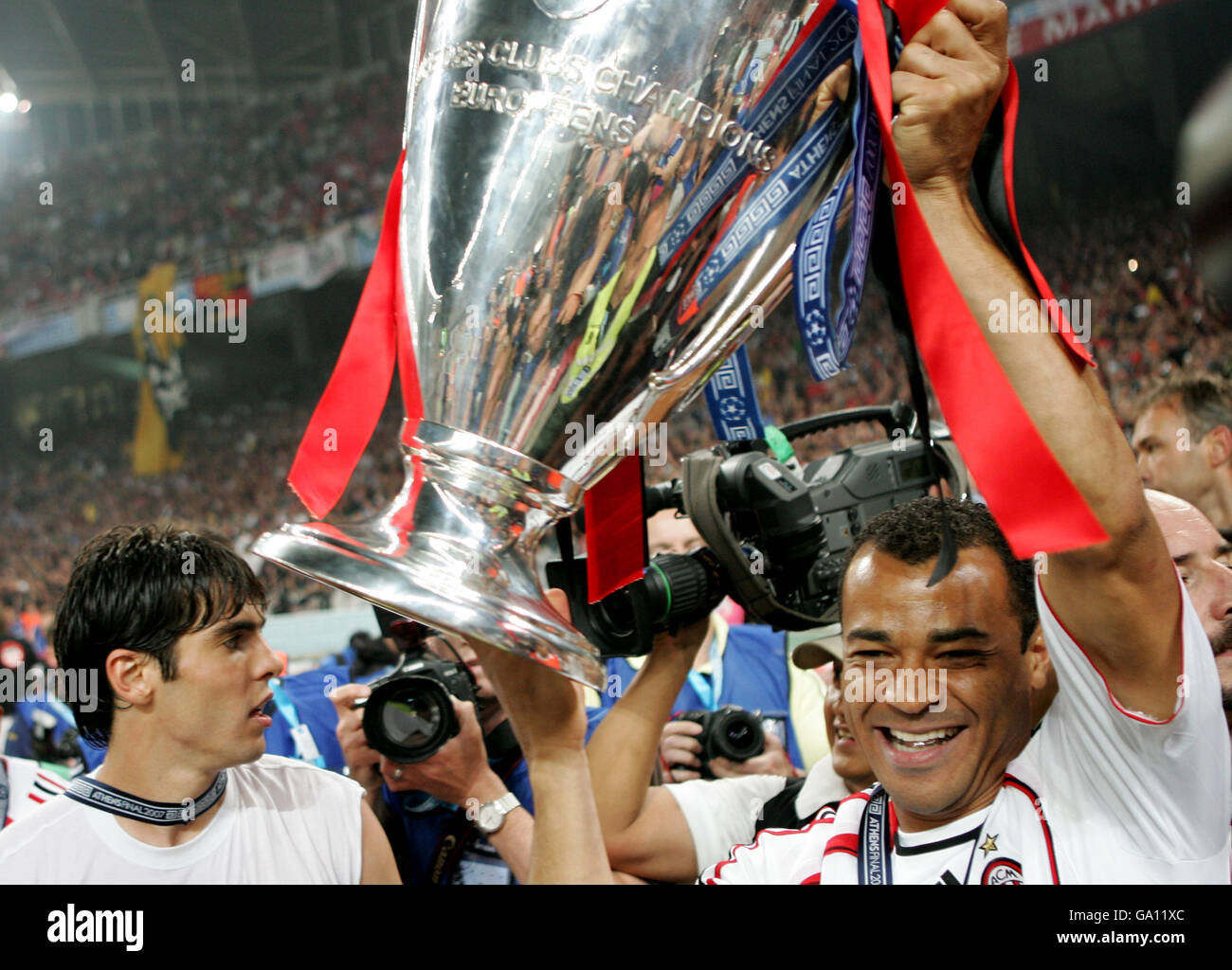 Cafu champions league trophy hi-res stock photography and images - Alamy