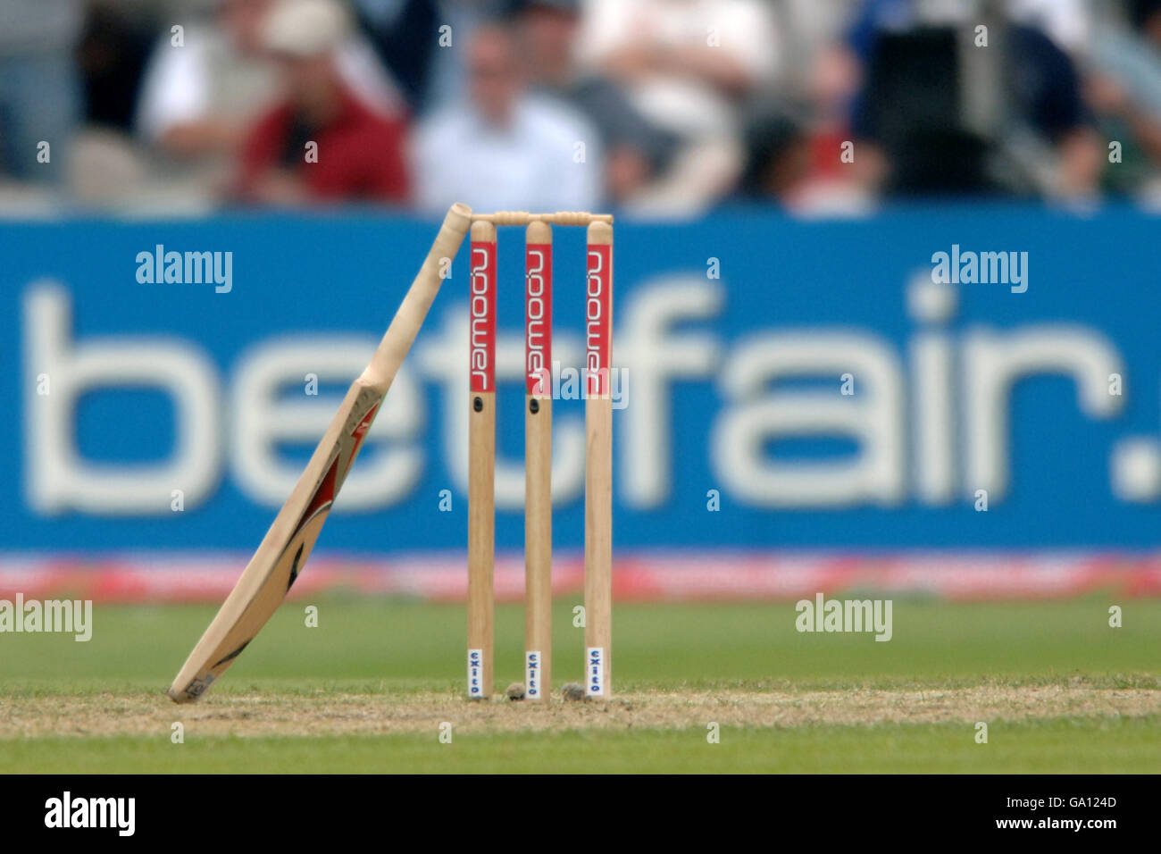 A general view of a cricket bat leaning against the stumps Stock Photo ...