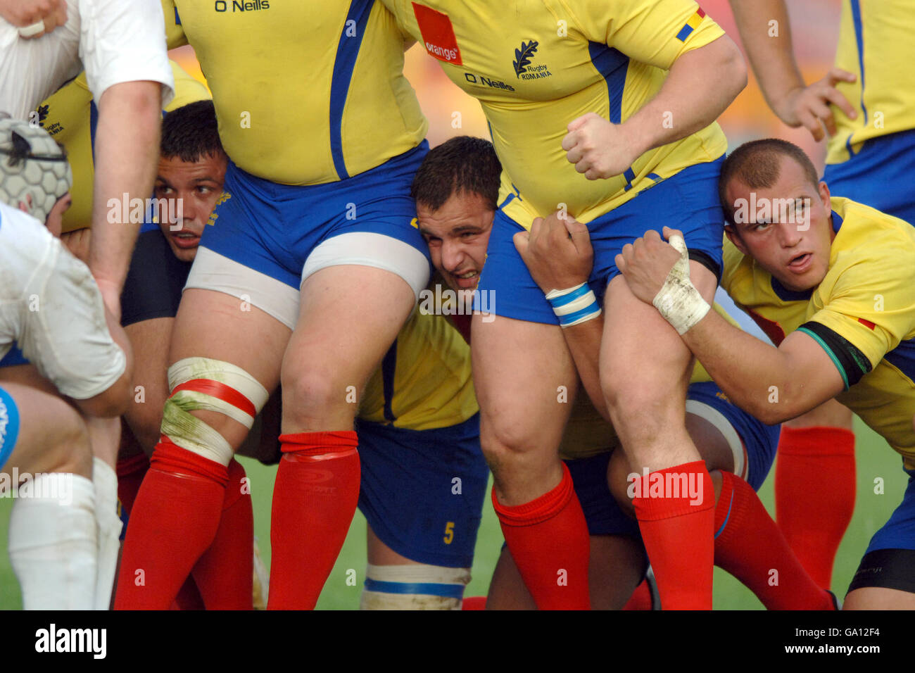 Romanian players get grip scrum hi-res stock photography and images - Alamy
