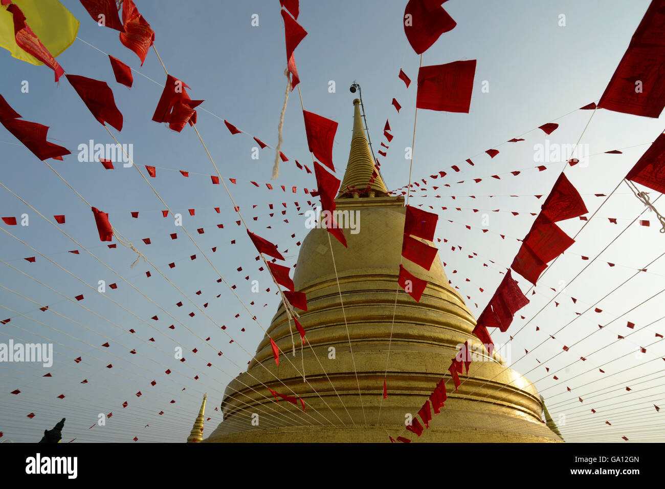 Goldener berg tempel hi-res stock photography and images - Alamy