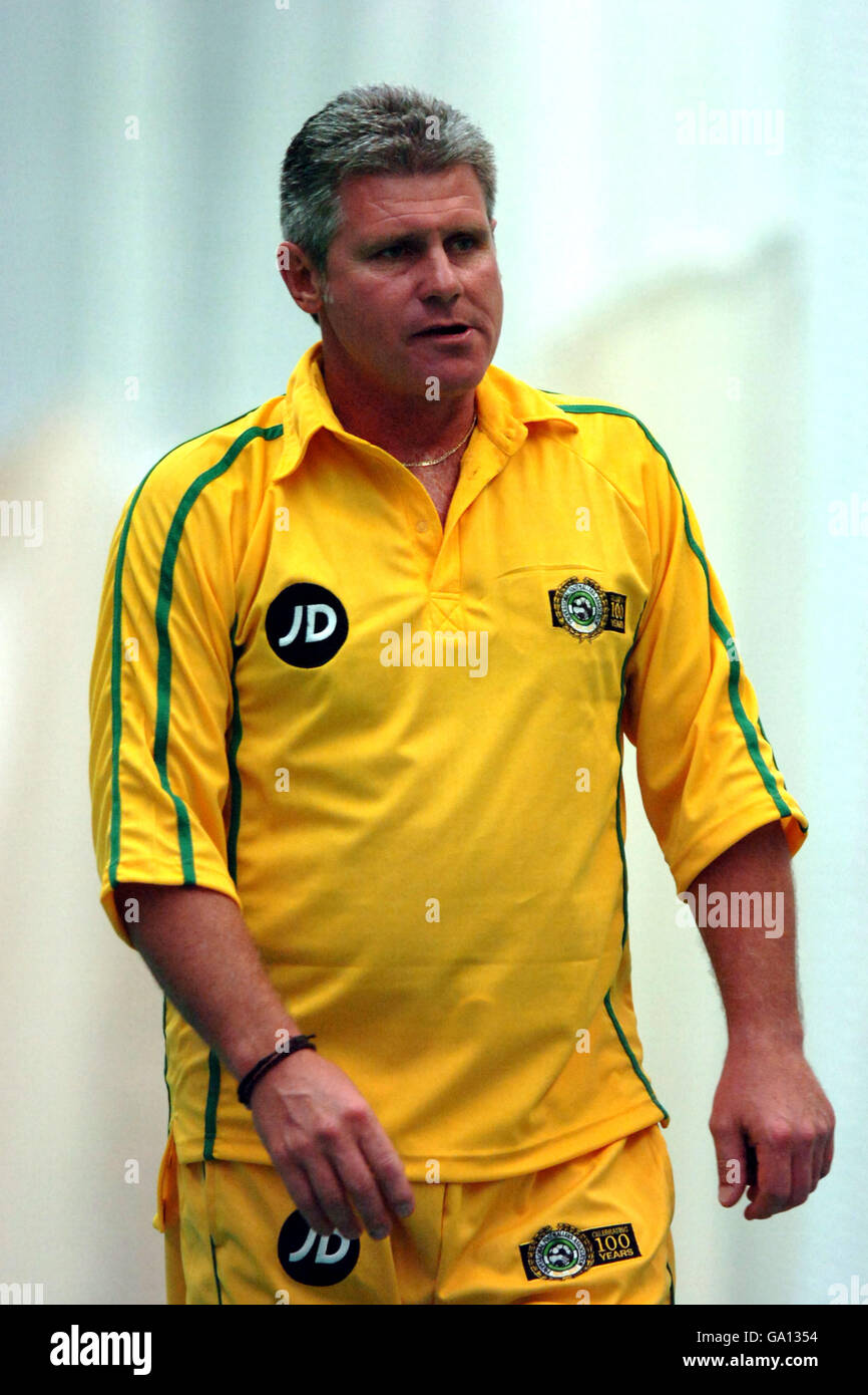 Robin smith in action during the pfa centenary cricket match hi-res ...