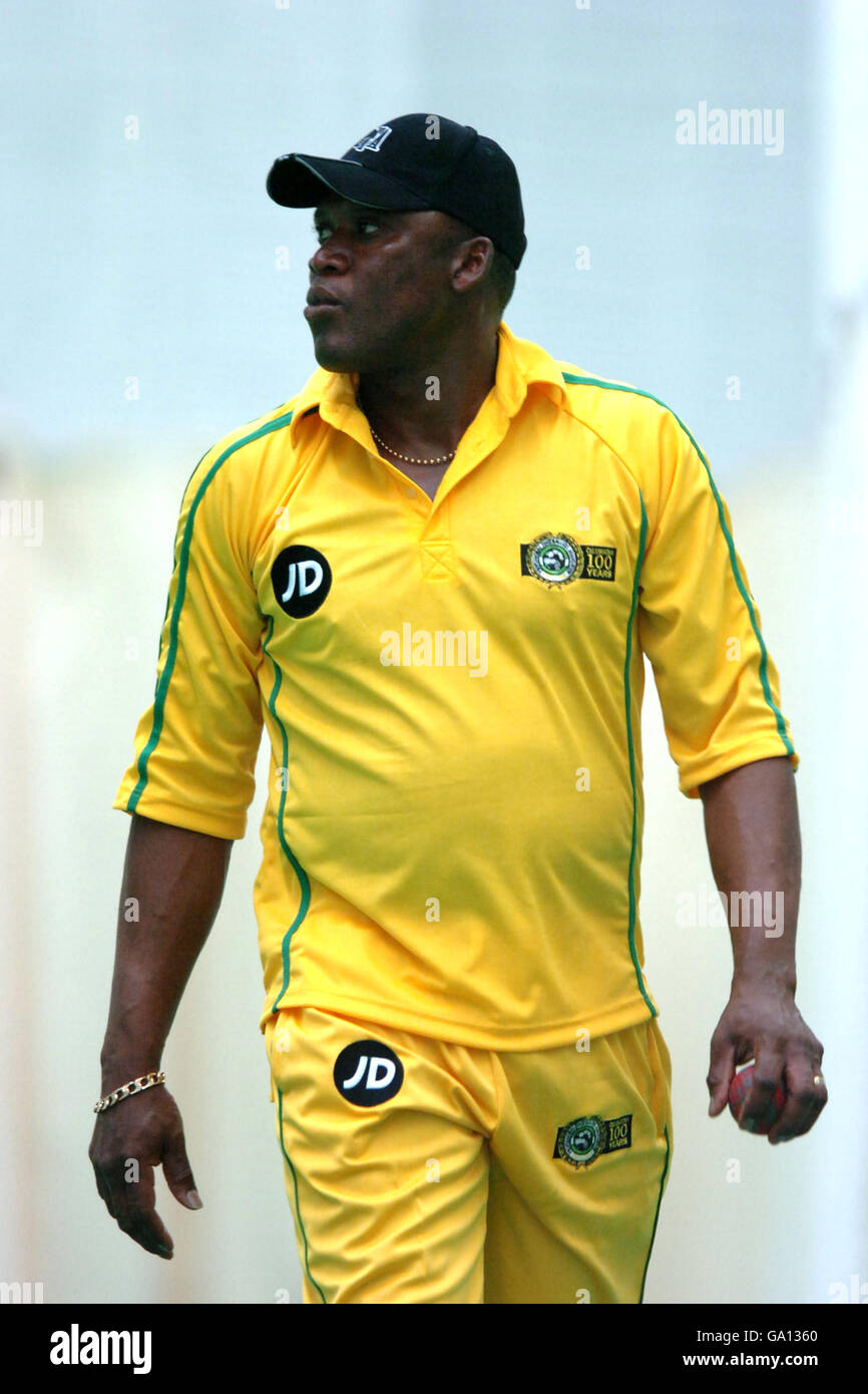 Devon Malcolm in action during the PFA Centenary cricket match Stock ...