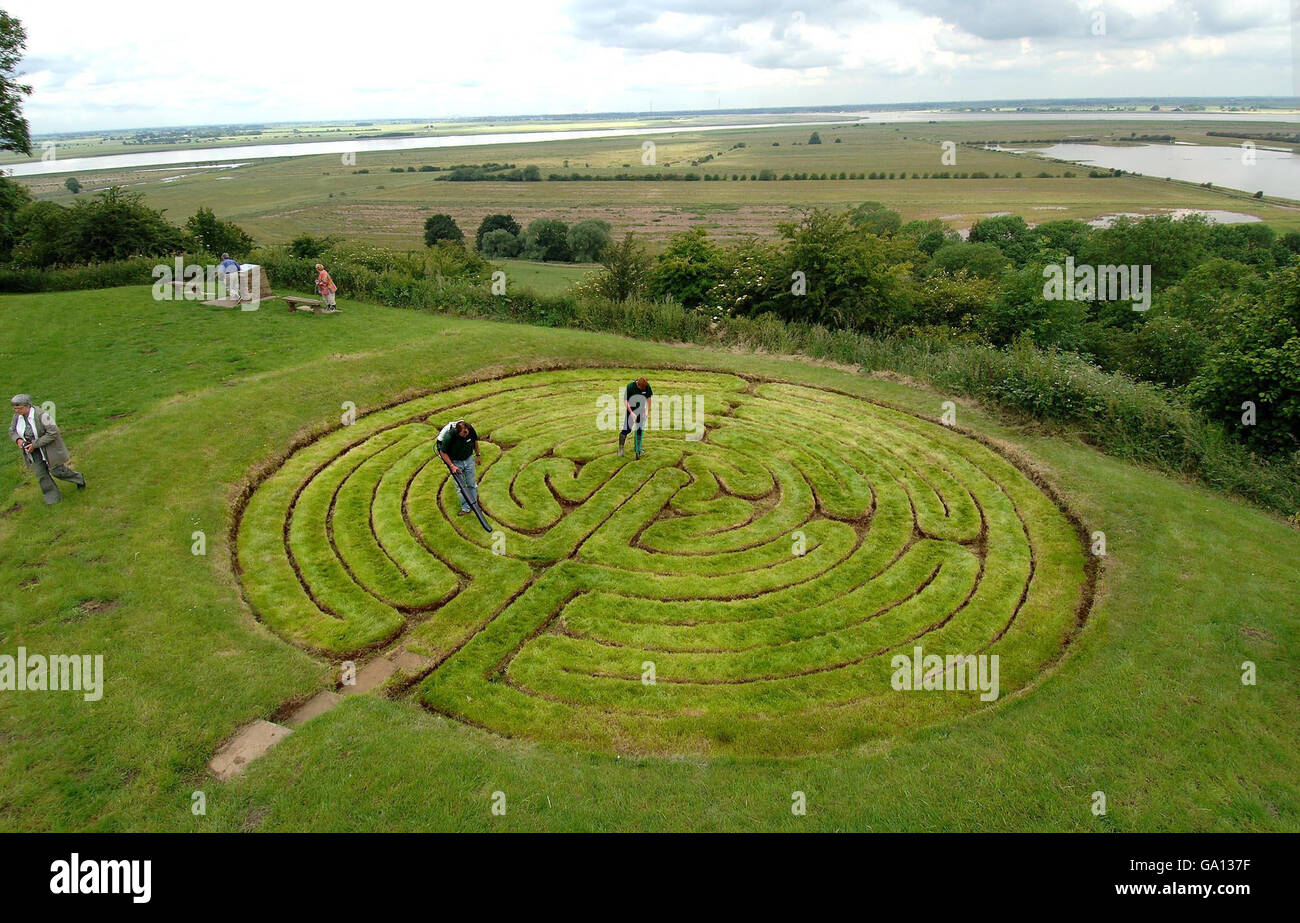 A rare medieval earth and grass maze at Alkborough, North Lincolnshire ...