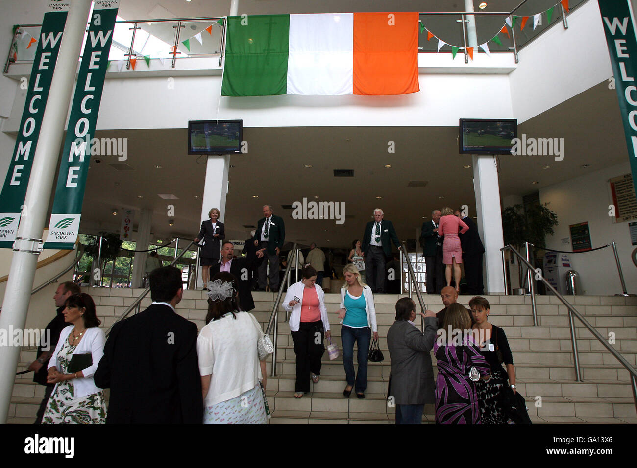 Irish flag horse racing hi-res stock photography and images - Alamy
