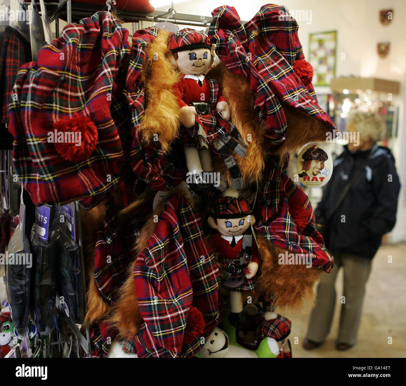 Scottish Souvenirs on display at a Scottish shop in Stirling Stock ...