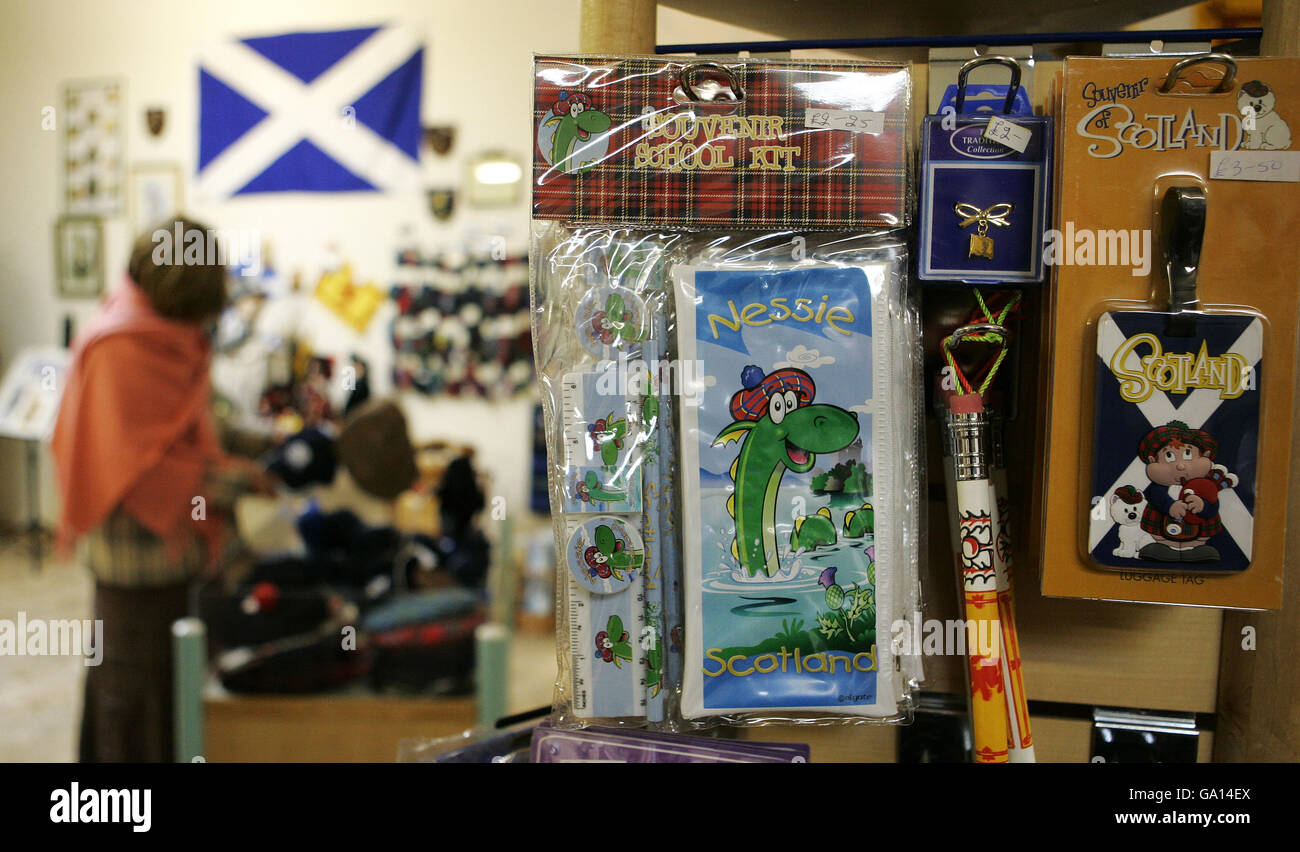 Scottish Souvenirs on display at a Scottish shop in Stirling Stock ...