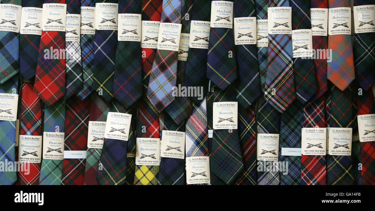 Scottish Souvenirs on display at a Scottish shop in Stirling Stock ...
