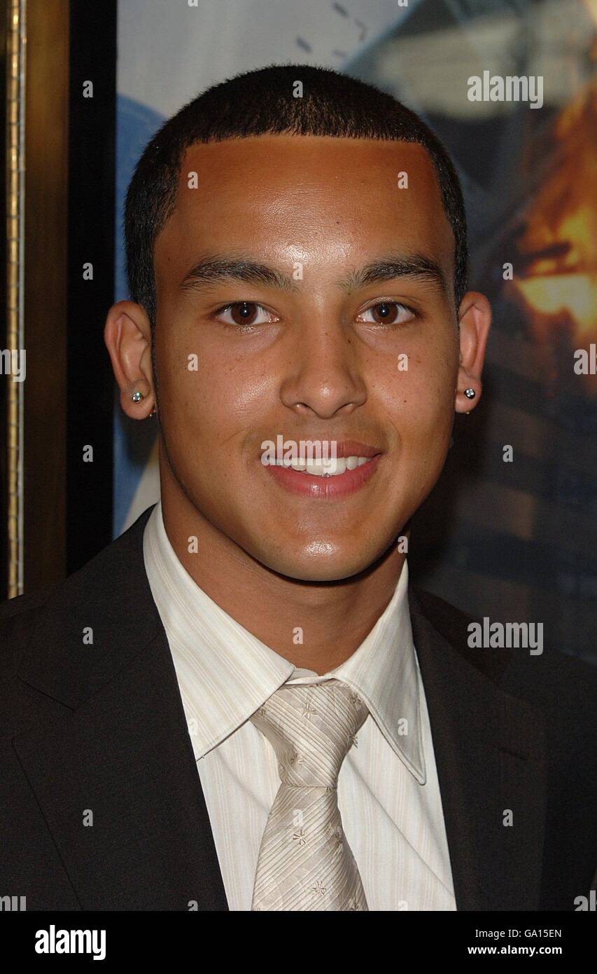 Theo walcott arrives uk premiere die hard 4 0 hi-res stock photography ...