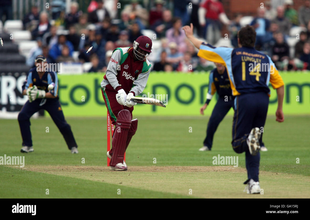 Cricket county match hi-res stock photography and images - Alamy