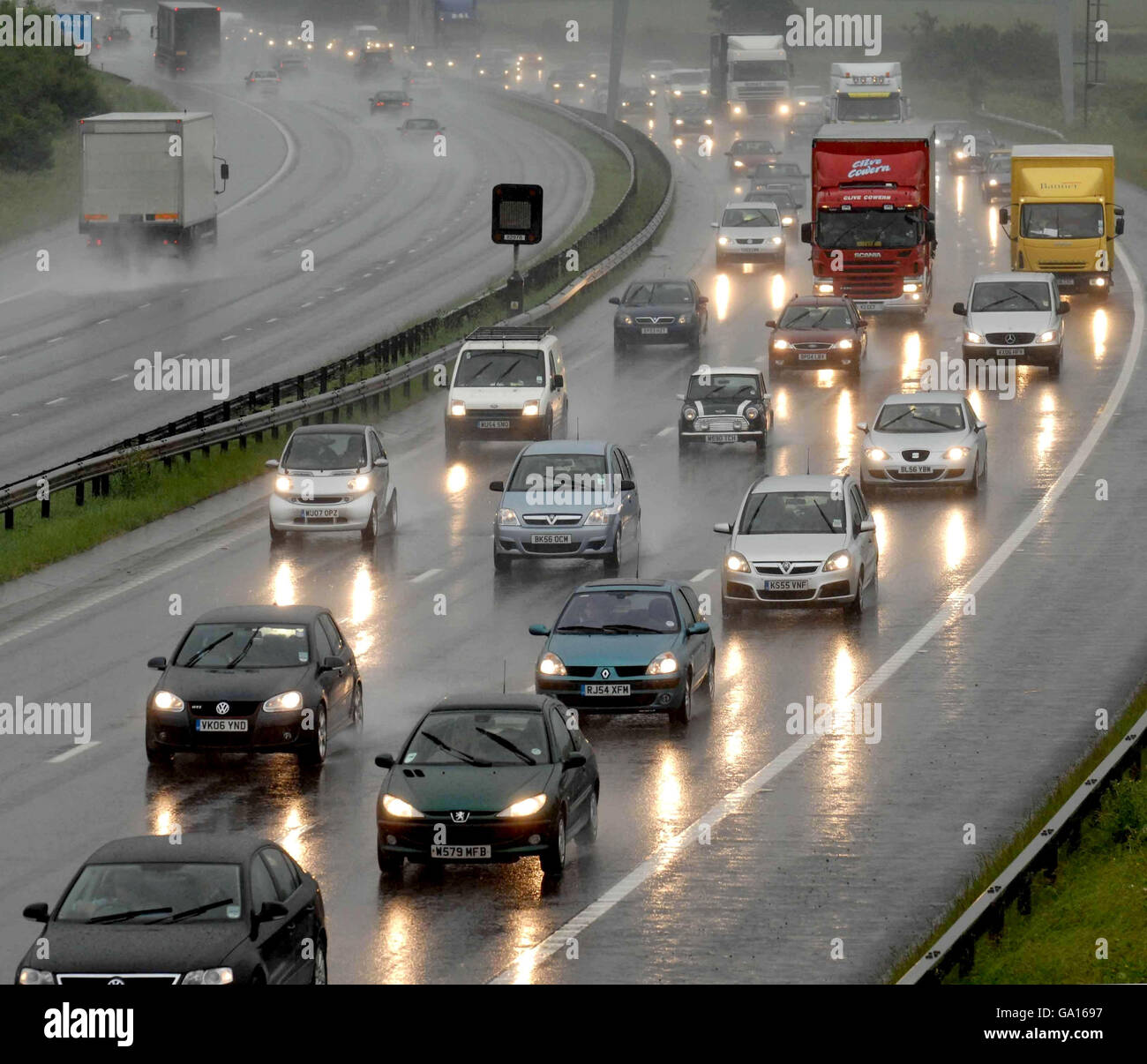 Motorists driving in rain hi-res stock photography and images - Alamy
