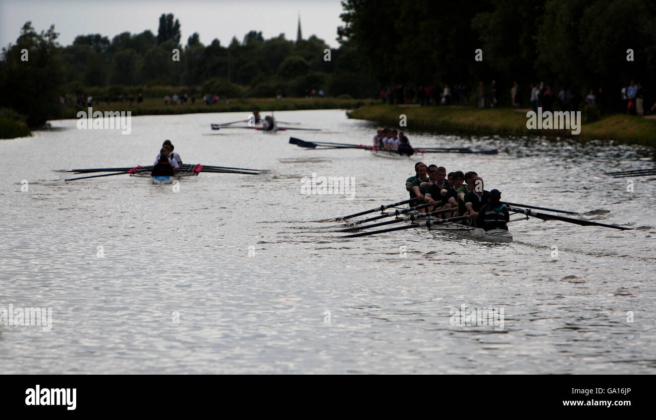Teams take part in the Cambridge University May Bumps on the River Cam ...