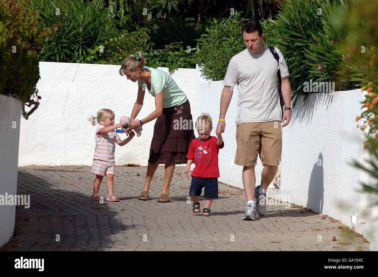 Kate gerry mccann children creche in praia da luz hi-res stock ...