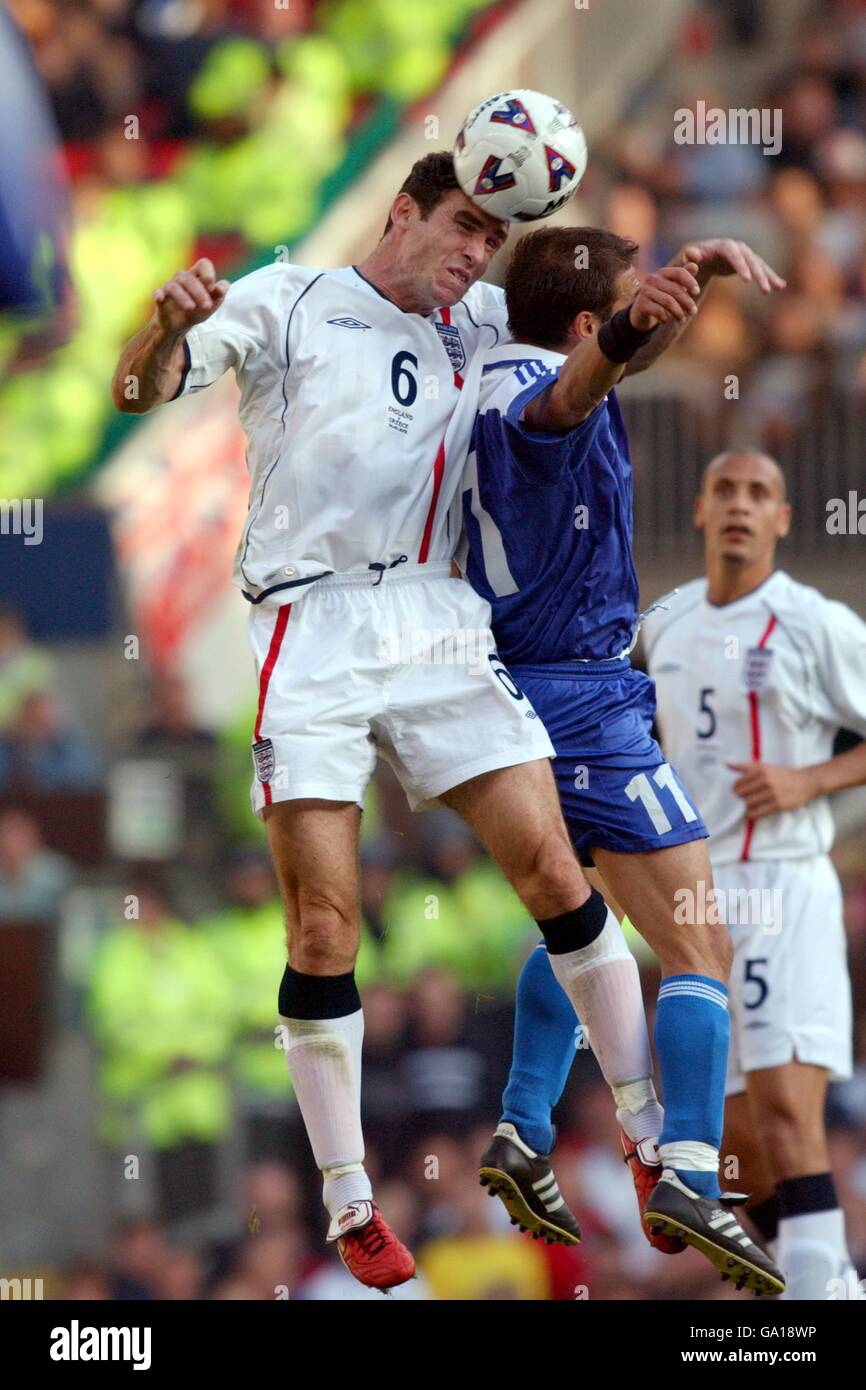 Martin keown england 2002 hi-res stock photography and images - Alamy
