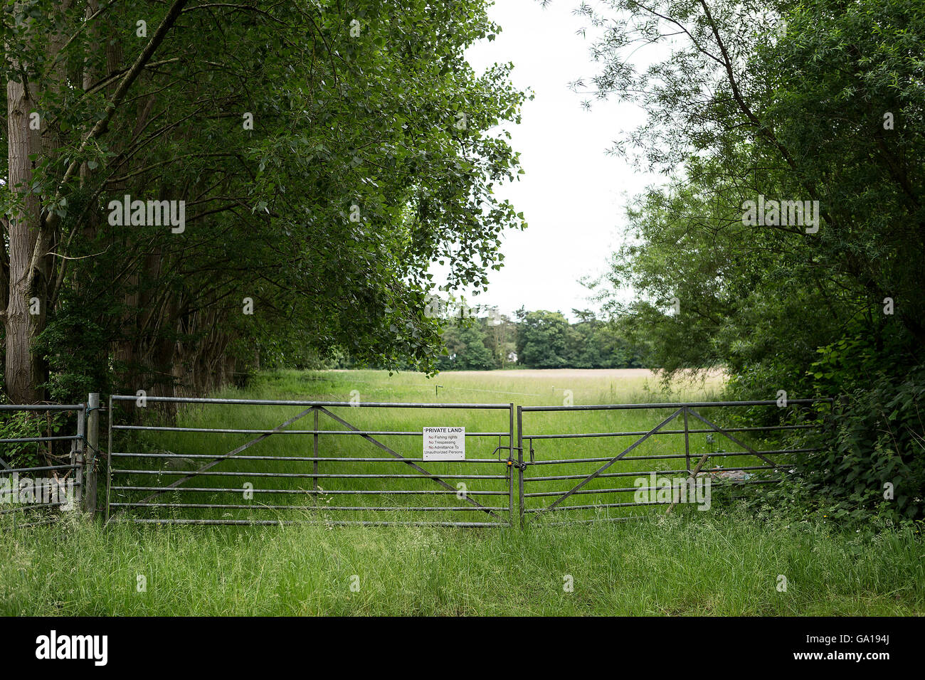 Steel farm gates hi-res stock photography and images - Alamy