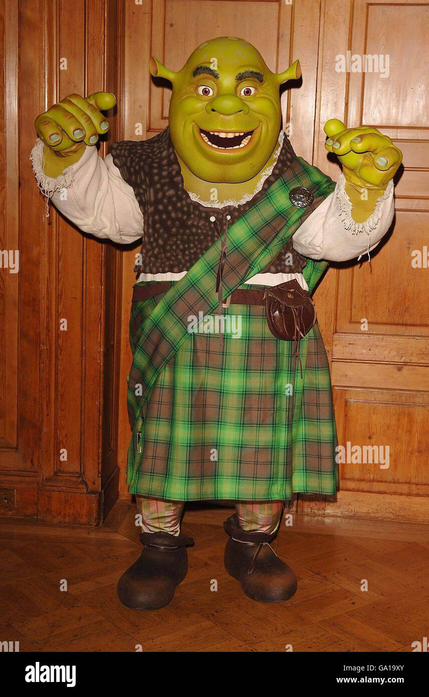 Shrek receives a kilt in shrek green from visit scotland hi-res stock ...