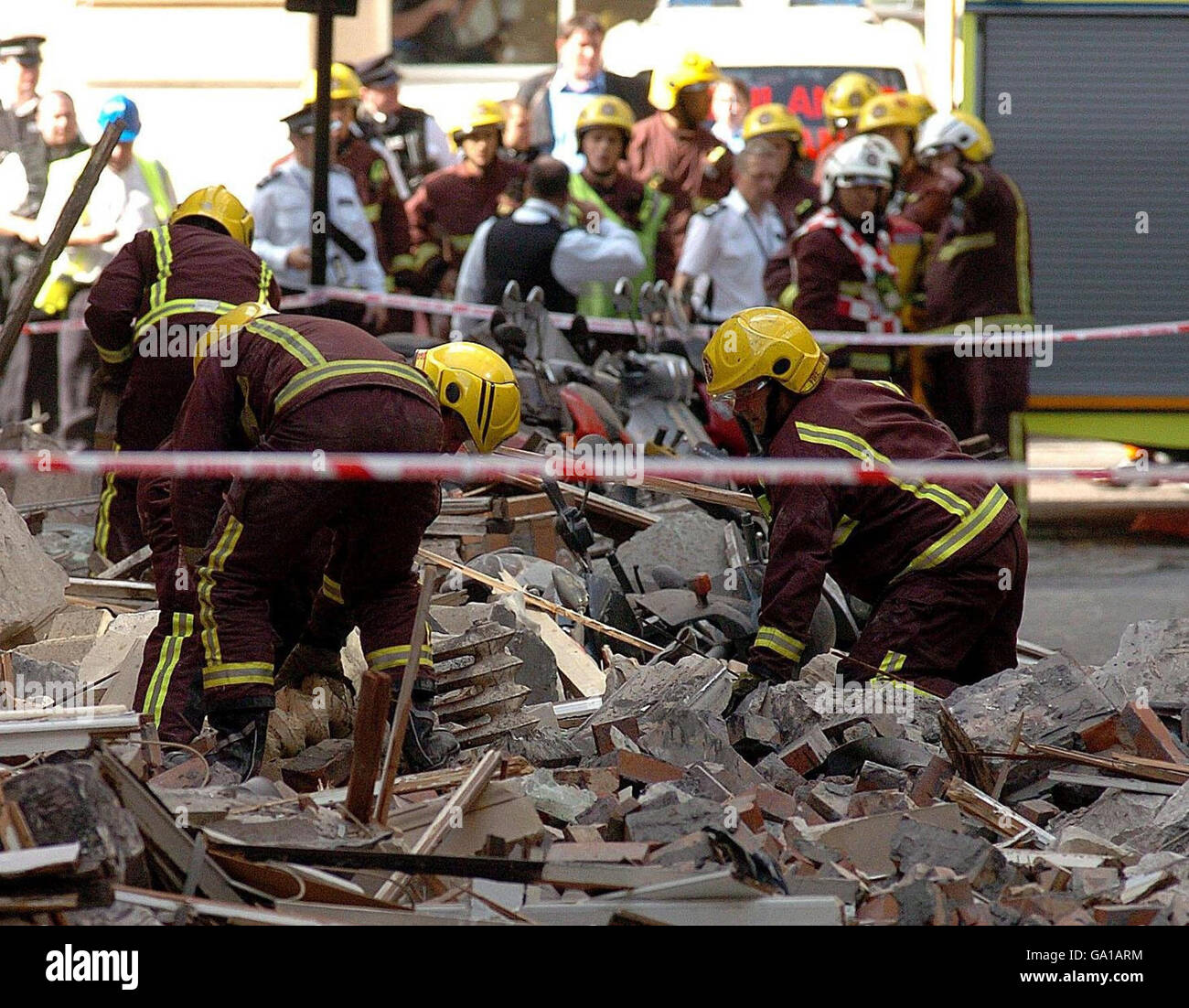 Disaster emergency services accident wreckage rubble hi-res stock ...