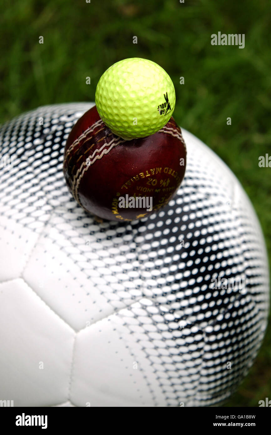 Golf ball and a cricket ball hi-res stock photography and images - Alamy