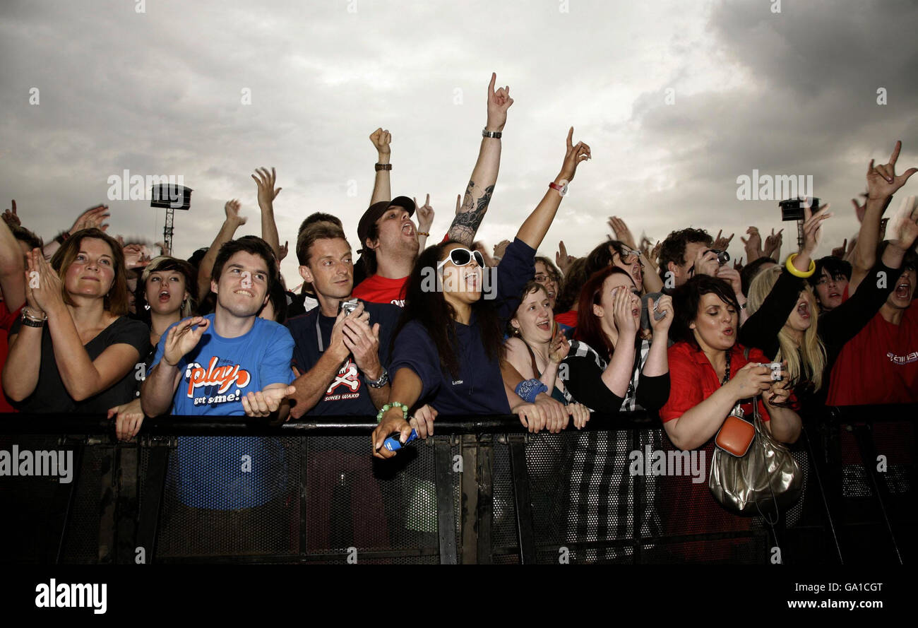 Crowd fans at the o2 wireless festival hi-res stock photography and ...