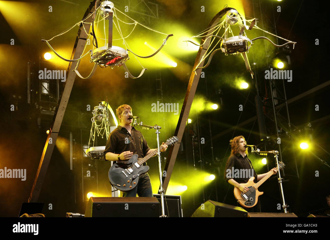 Queens of the stone age performing 2007 hi-res stock photography and ...