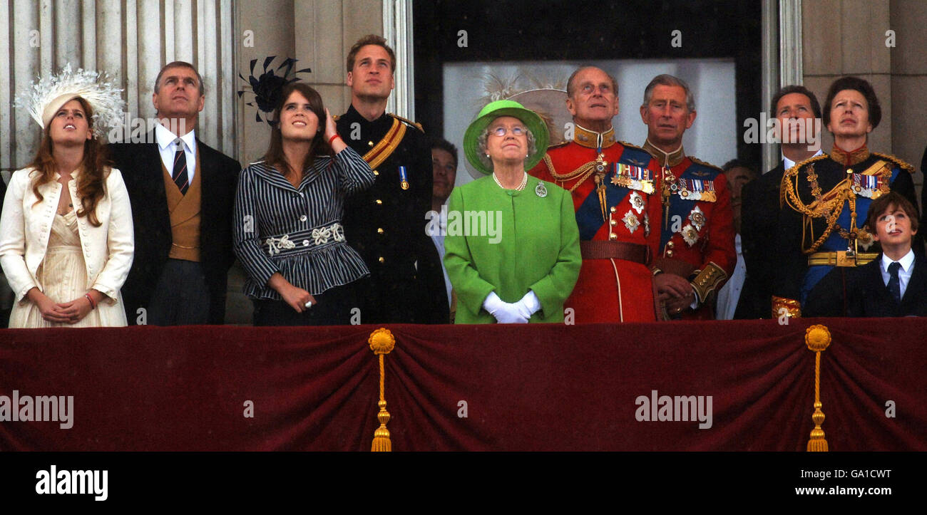 Royal family watching trooping hi-res stock photography and images - Alamy