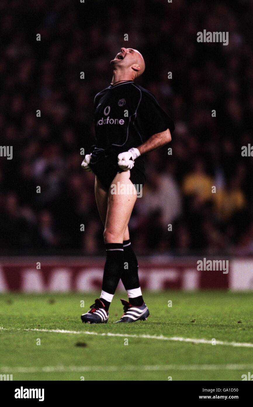 Manchester United's Goalkeeper Fabien Barthez Shows His, 41% OFF