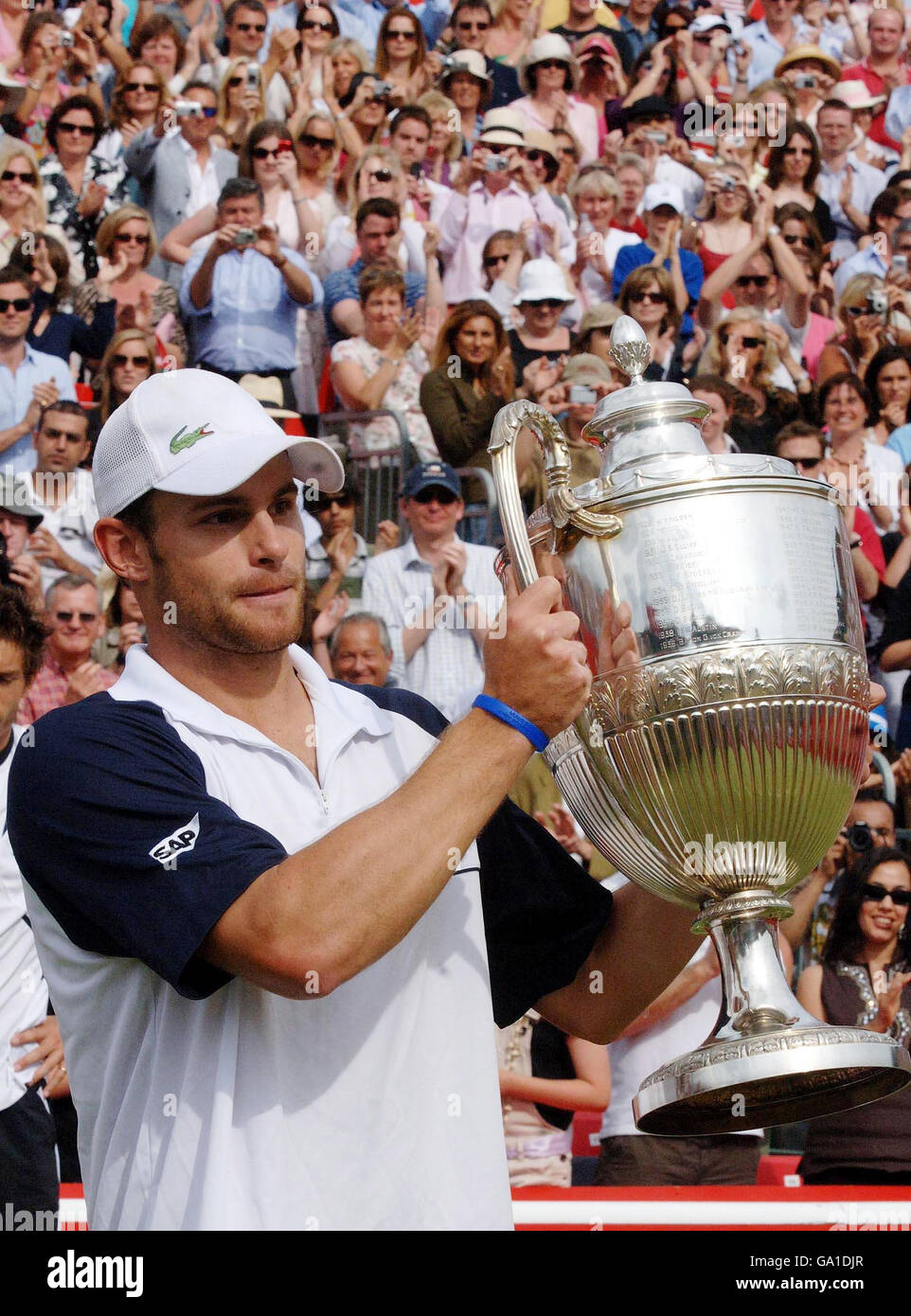 Usas andy roddick celebrates with the trophy hi-res stock photography ...