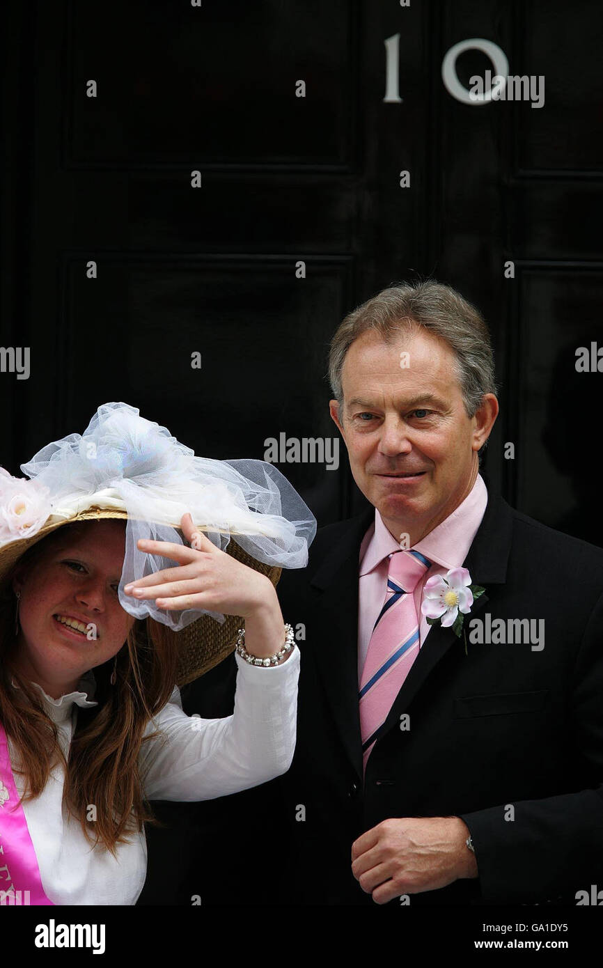 Tony blair receives rose hi-res stock photography and images - Alamy