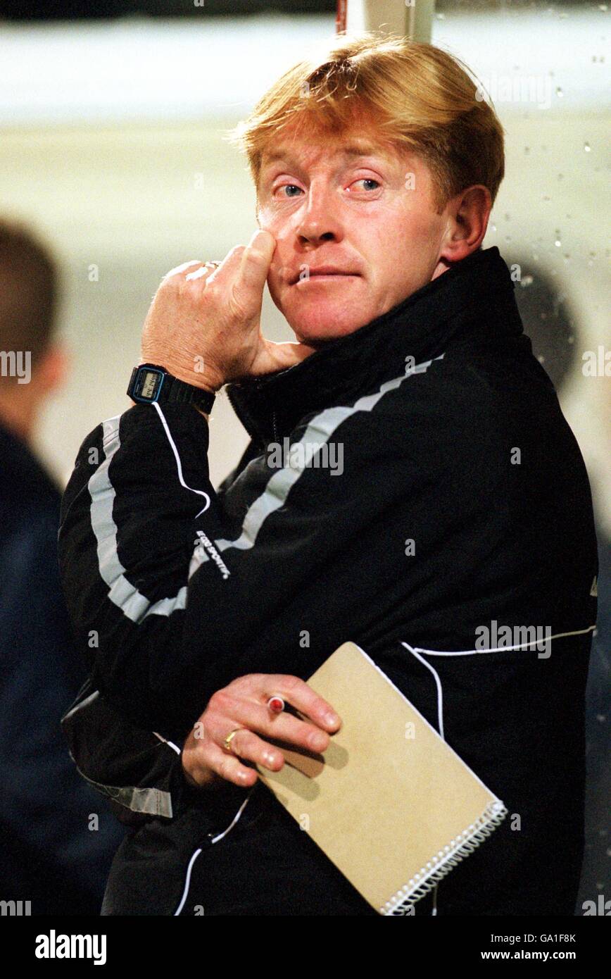 Gary waddock queens park rangers hi-res stock photography and images ...