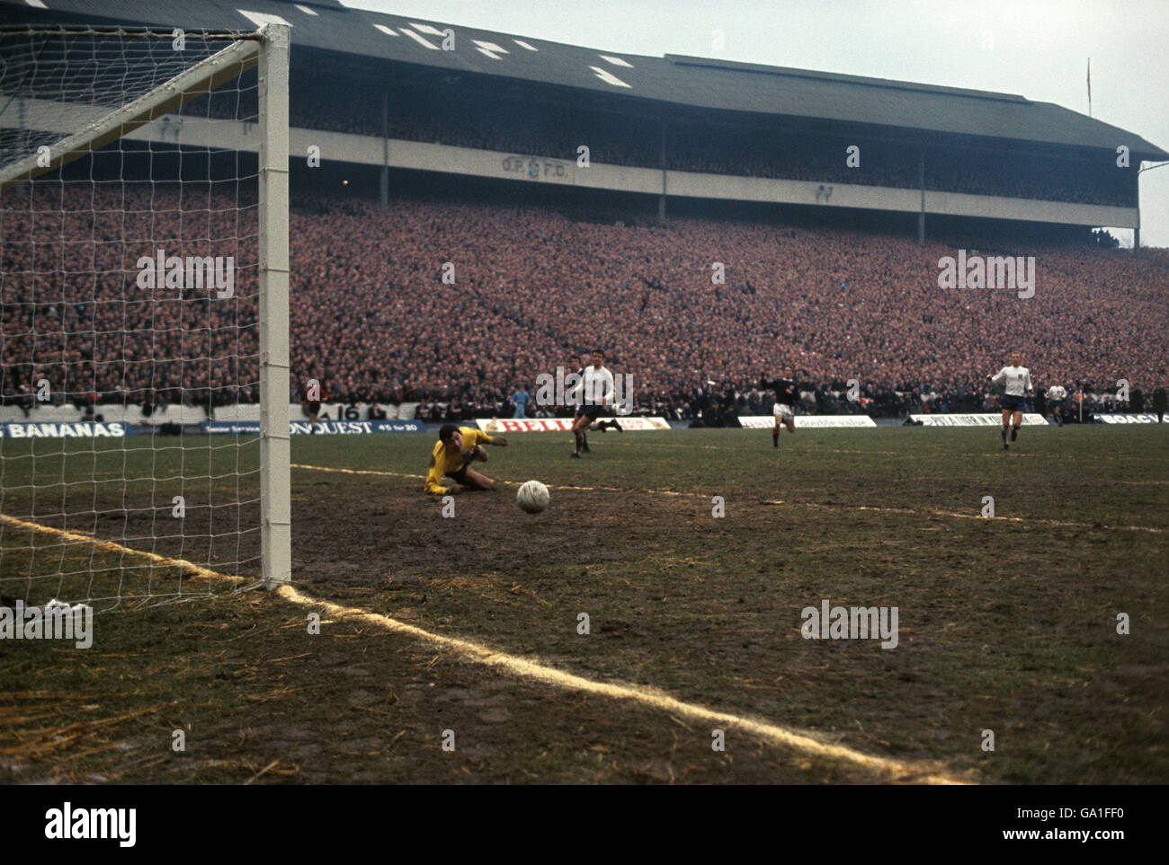 Soccer - European Championship Qualifying Group 8 - Scotland v England ...