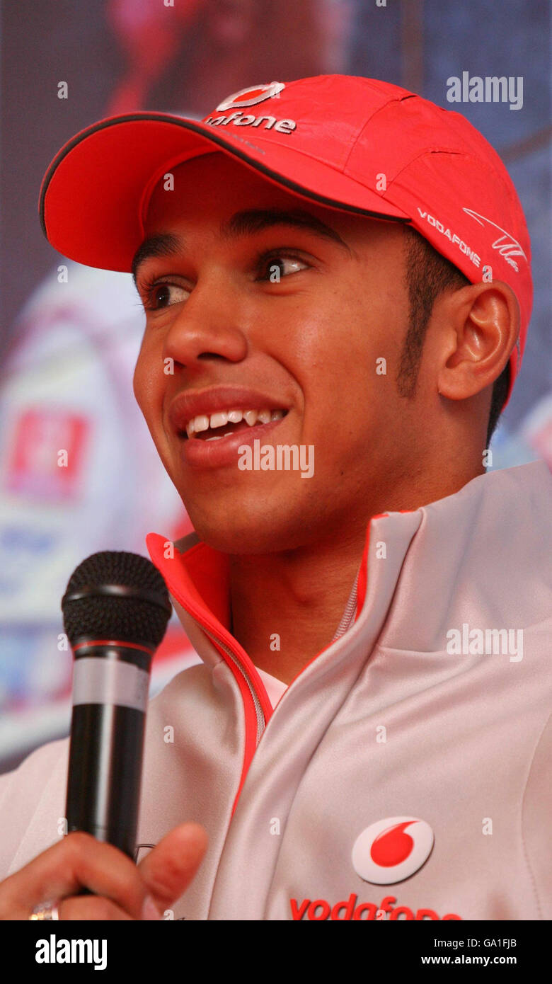 Lewis hamilton microphone hi-res stock photography and images - Alamy