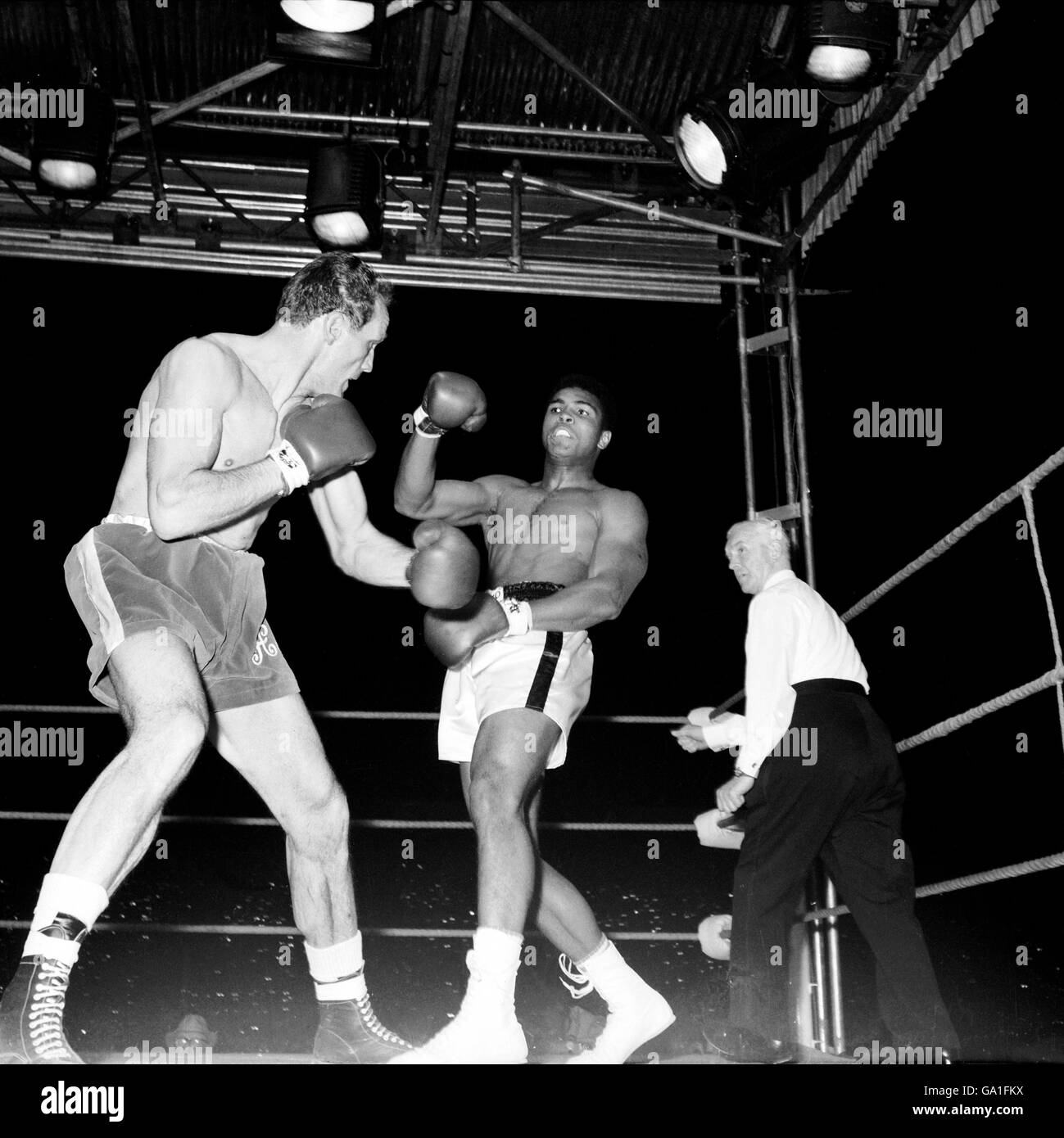 Boxing - World Heavyweight Championship - Muhammad Ali v Henry Cooper ...
