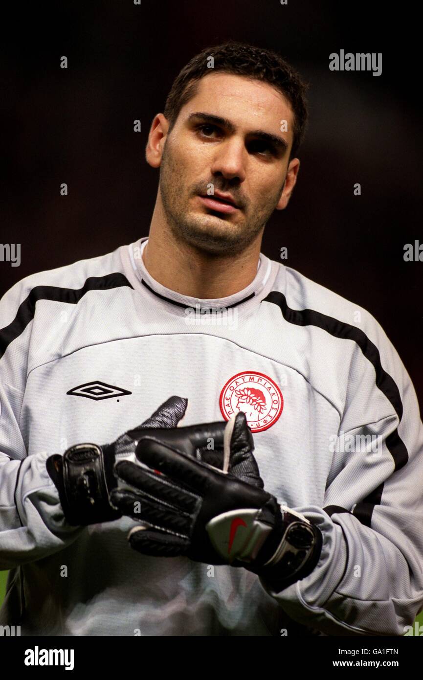 Olympiakos goalkeeper dimitrios eleftheropoulos hi-res stock ...
