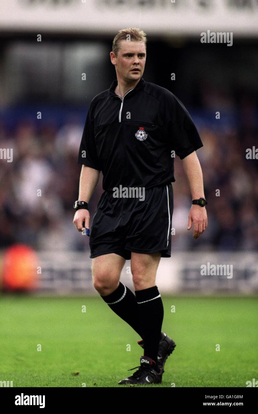 Referee andy hall hi-res stock photography and images - Alamy