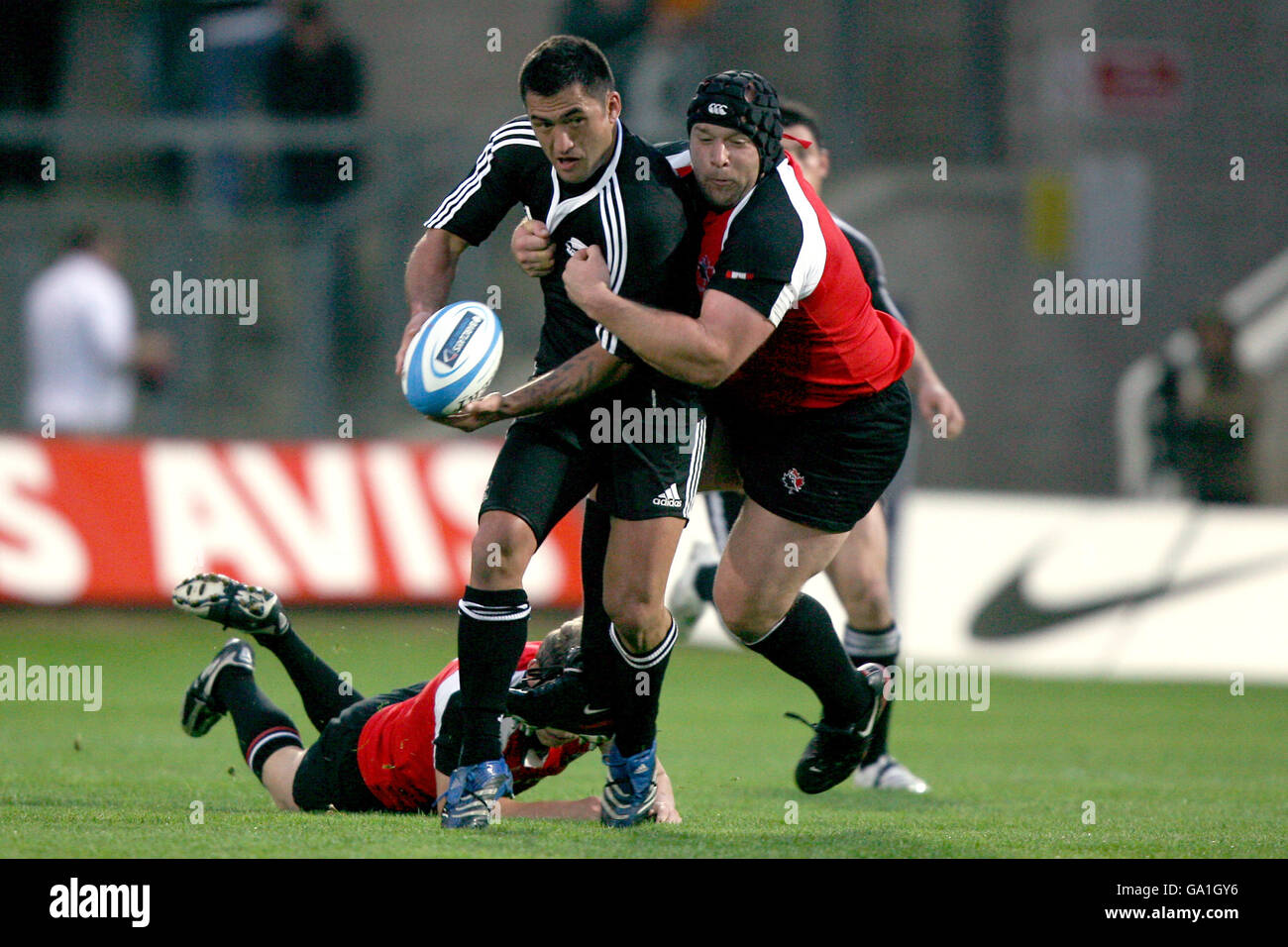 New zealand maoris rui tipoki in action hi-res stock photography and ...