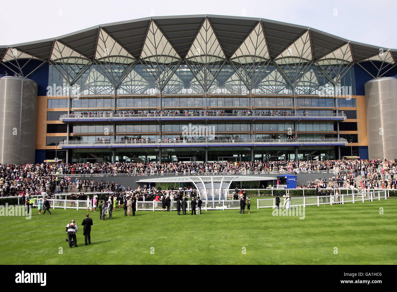 A view main grandstand ascot racecourse hi-res stock photography and ...
