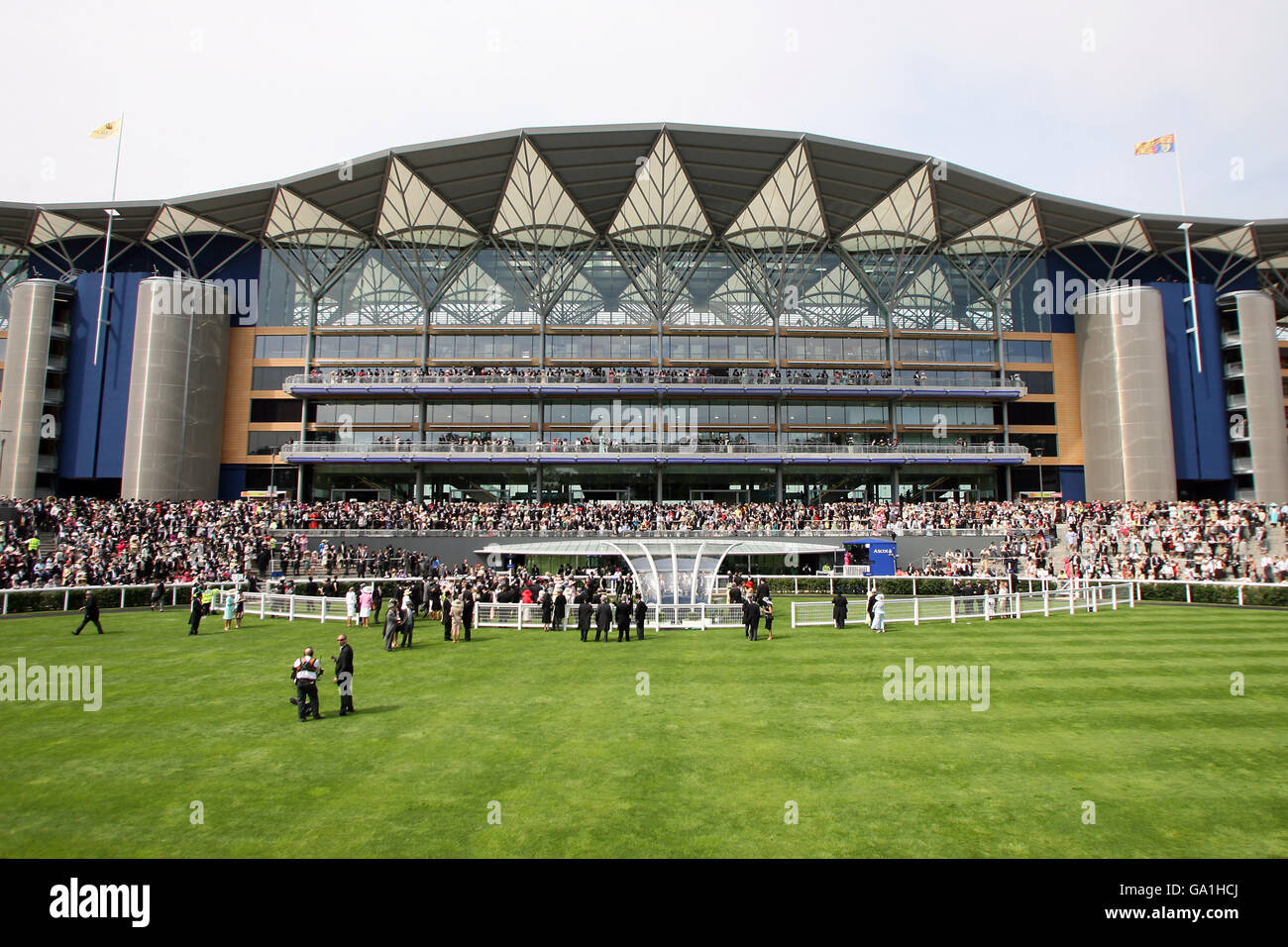 A view main grandstand ascot racecourse hi-res stock photography and ...