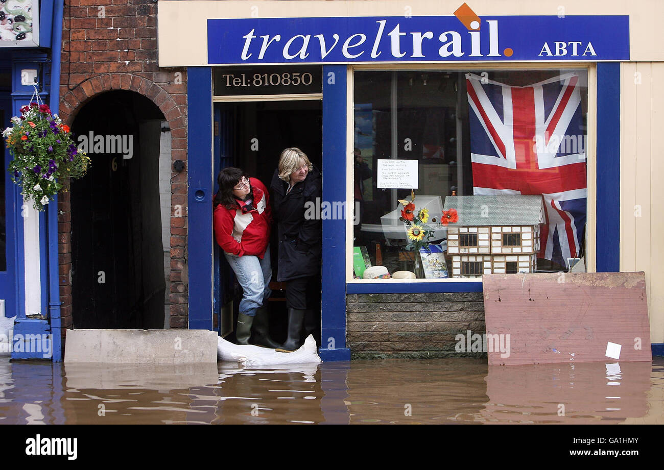River teme in flood hi-res stock photography and images - Alamy